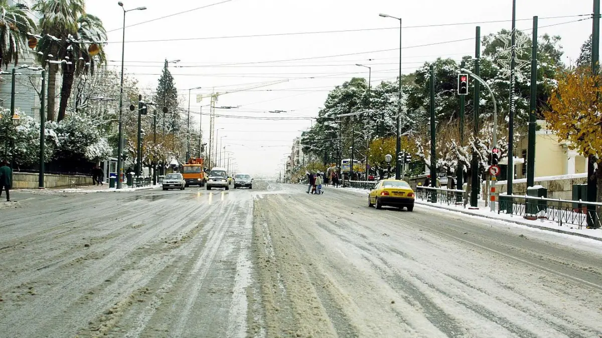 Καιρός: Πόσες φορές έχει χιονίσει Μάρτιο στην Αθήνα; Το ιστορικό 1987 ...