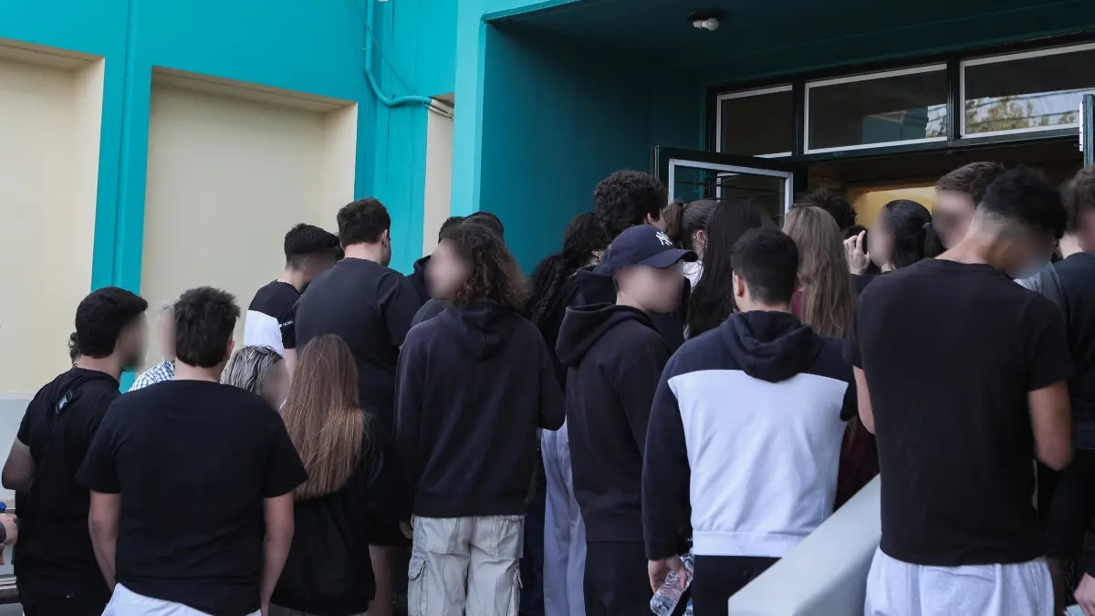 Κυψέλη: Ήταν η πρώτη μέρα στο σχολείο για τη 16χρονη που μαχαίρωσε ...