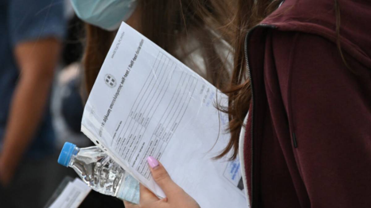 Πανελλαδικές Εξετάσεις 2021: Οι πρώτες εικόνες από τα σχολεία - Έναρξη ...