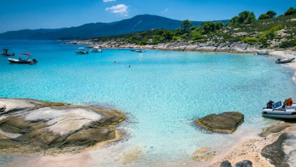 Όνειρο: Το ελληνικό νησί που έχει τα ζεστά νερά για μπάνια όλο τον ...