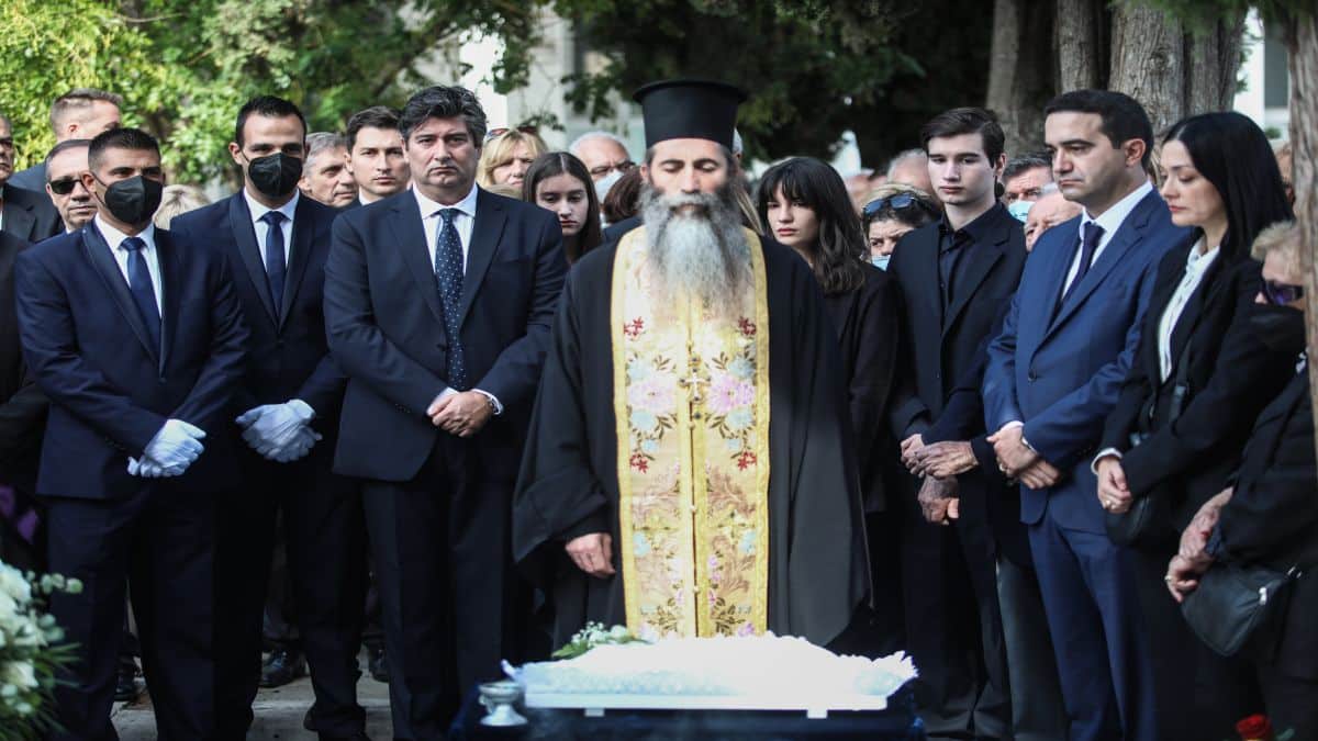 Ανείπωτος θρήνος στο ετήσιο μνημόσυνο της Φώφης Γεννηματά ...