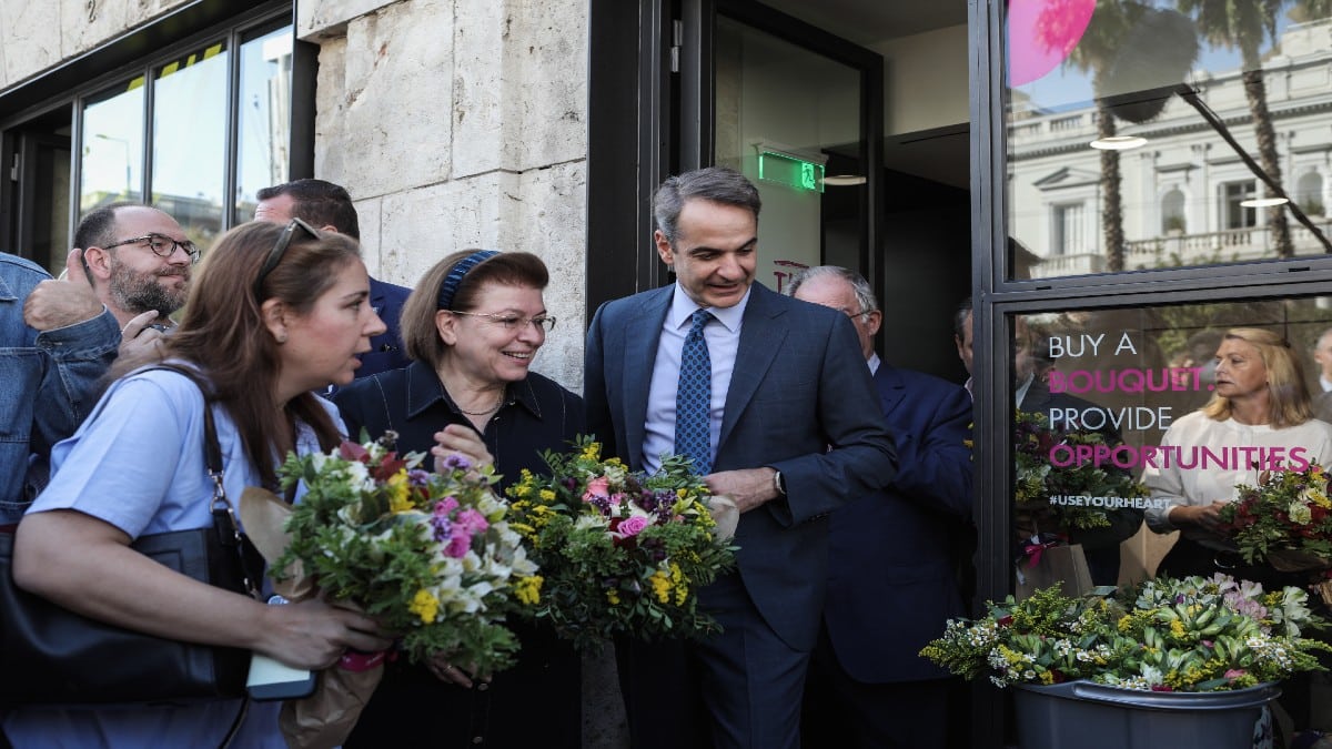 Τα ιστορικά λουλουδάδικα της Βουλής άνοιξαν και πάλι τις πόρτες τους ...