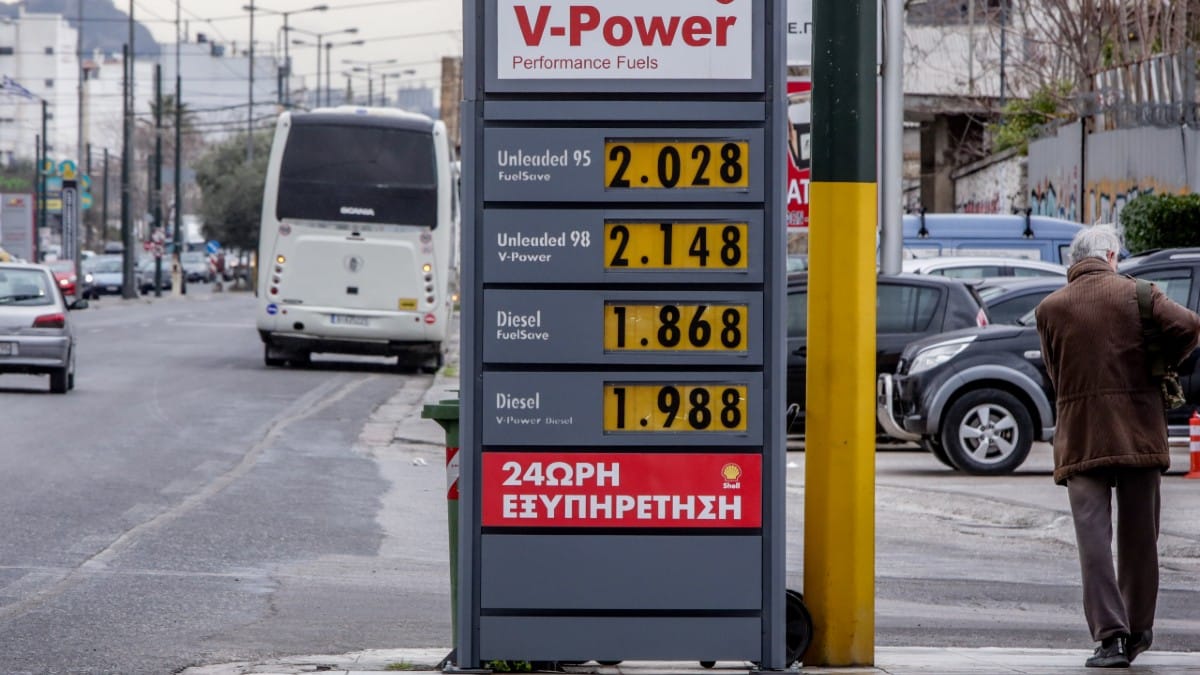 «Φωτιά» τα καύσιμα με βενζίνη και πετρέλαιο κίνησης στην ίδια τιμή ...