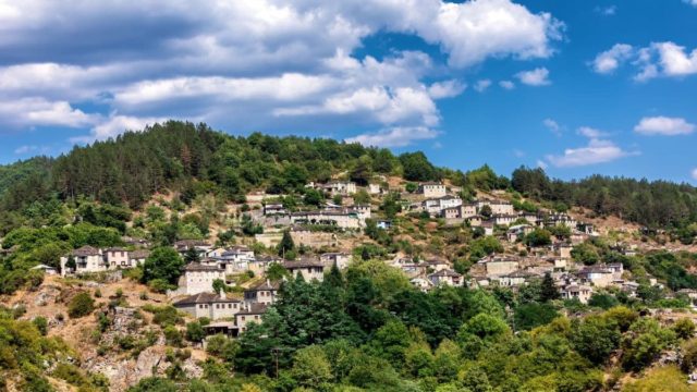 Αυτό είναι το φθινοπωρινό χωριό της Ελλάδας με την μοναδική ...