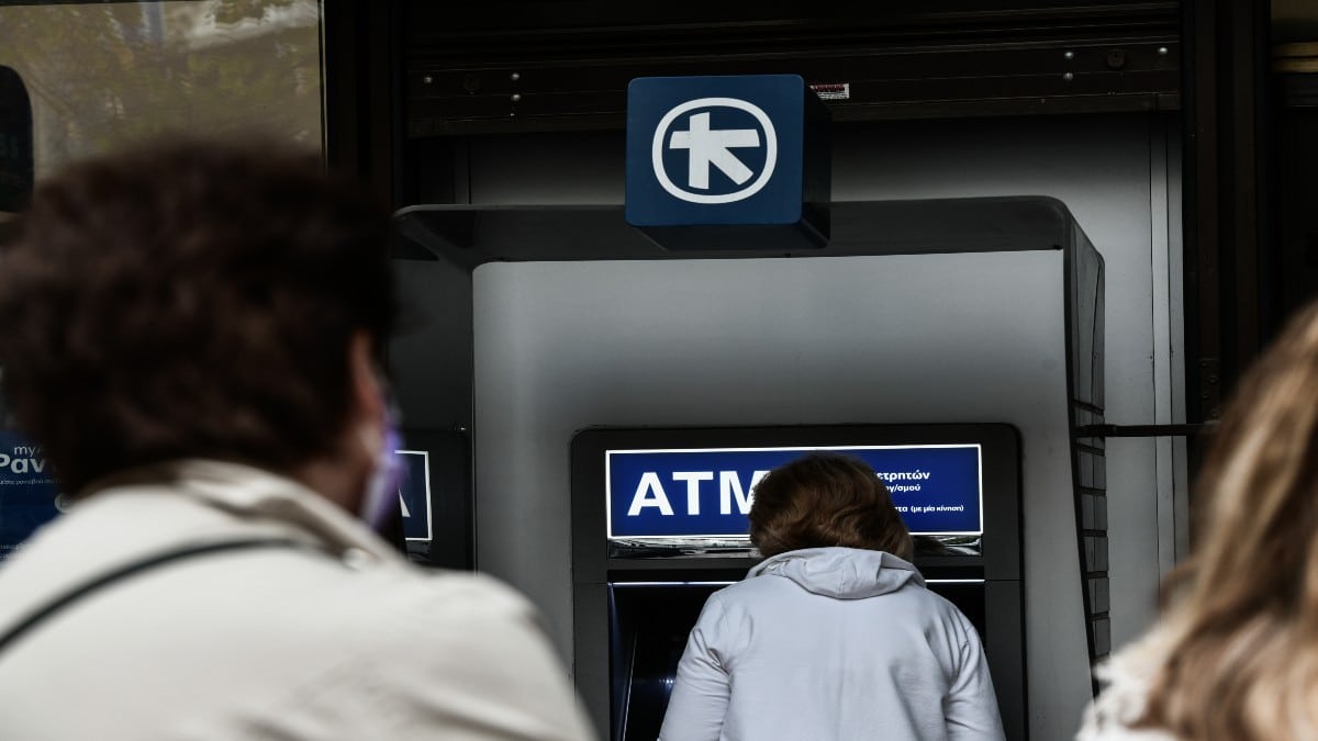 Μεγάλες αλλαγές στα ΑΤΜ - Πώς θα βγάζουμε πλέον χρήματα | Athens Magazine
