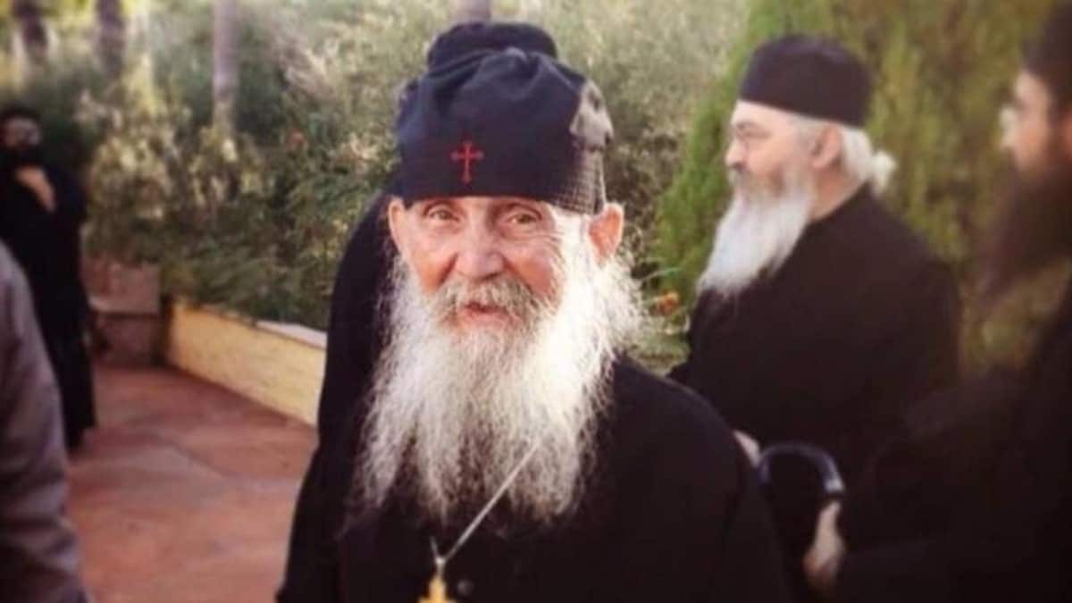 Προφητεία κόλαφος του Γέροντα Εφραίμ για τη διάλυση του κόσμου: «Είναι ...