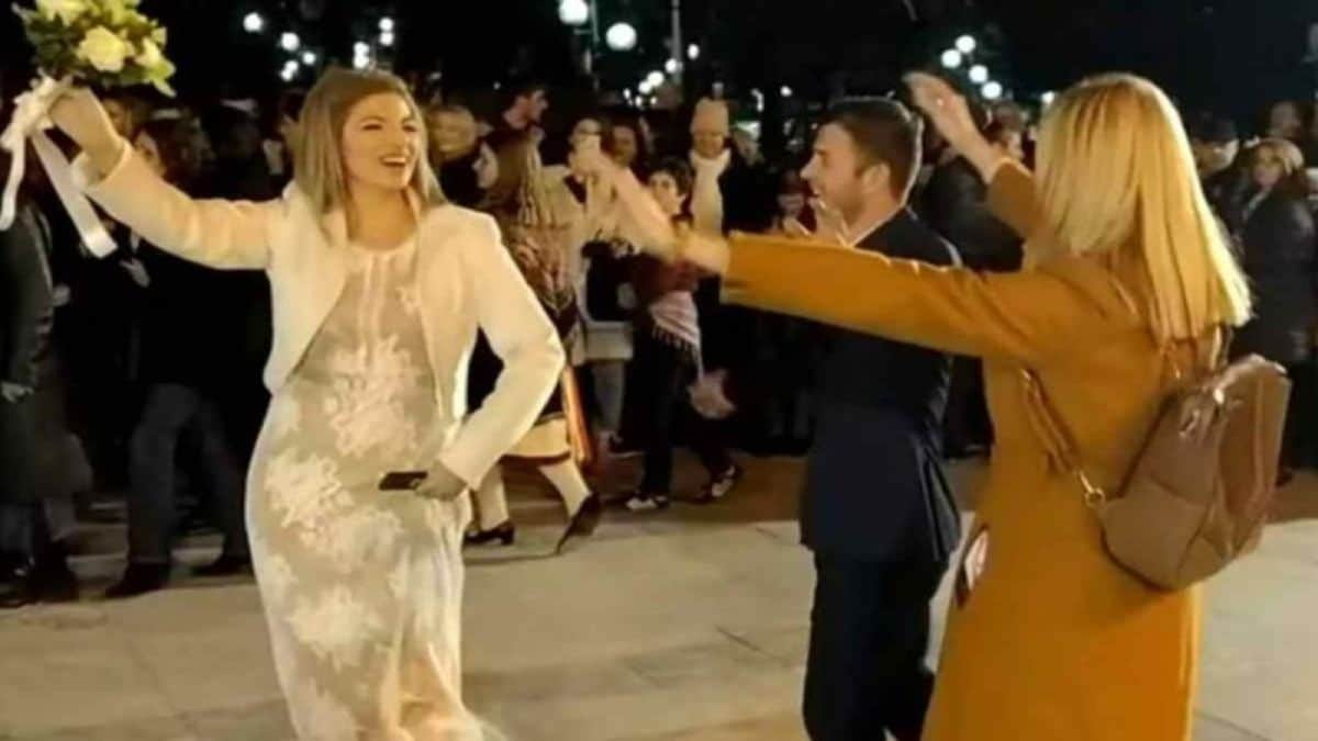 Αυτή η νύφη χόρεψε στον γάμο της το πιο ''τρελο'' τσιφτετέλι - Όταν την ...