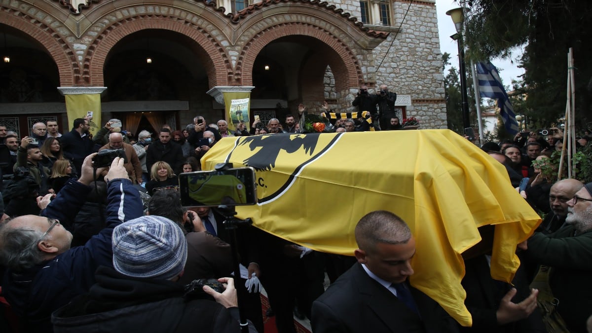 Μίμης Παπαϊωάννου: Με τον ύμνο της ΑΕΚ και την ιαχή «αθάνατος» το ...