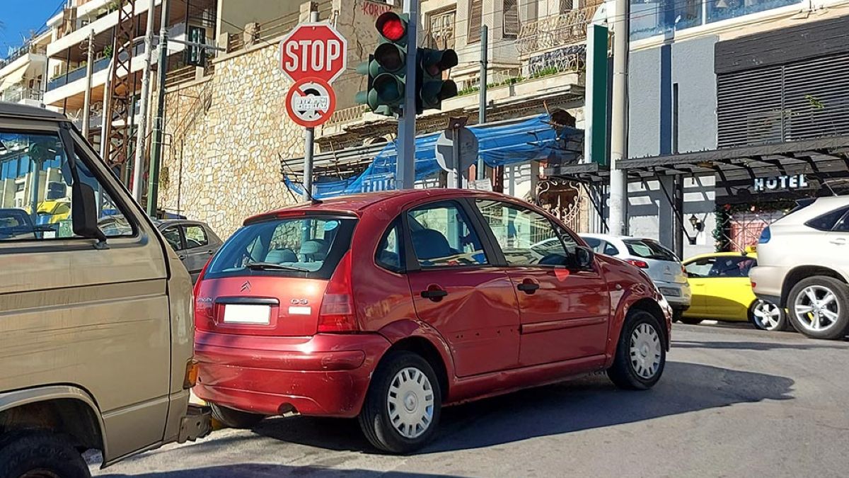 Τεράστια προσοχή όταν παρκάρετε: Πρόστιμο 50 ευρώ και αφαίρεση άδειας ...