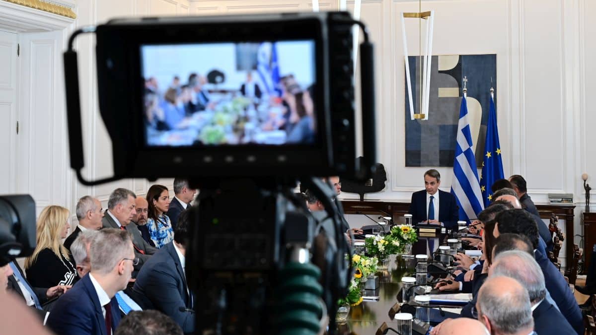 Κυριάκος Μητσοτάκης στο πρώτο Υπουργικό Συμβούλιο: «Καλύτεροι μισθοί ...