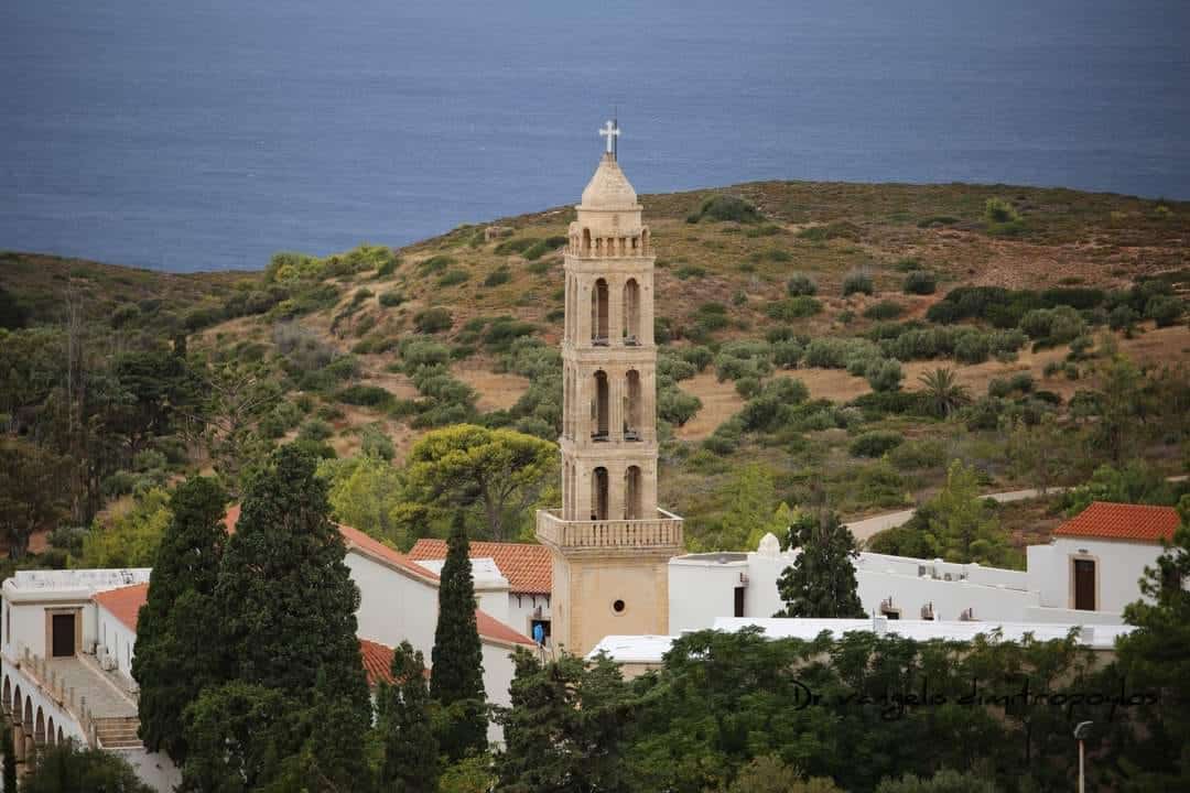Παναγιά Μυρτιδιώτισσα: Χτισμένη πάνω σε βράχο με θέα στο πέλαγος - Η ...