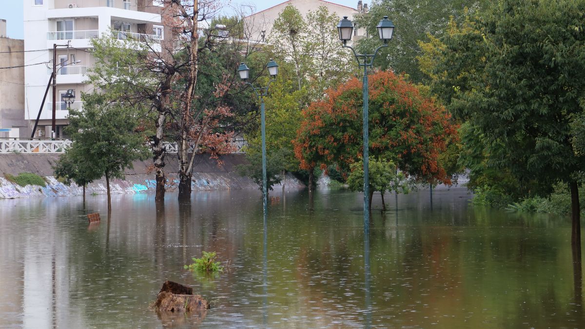 Όλο και πιο κοντά στον χειρότερο εφιάλτη: Μήνυμα του 112 για εκκένωση ...