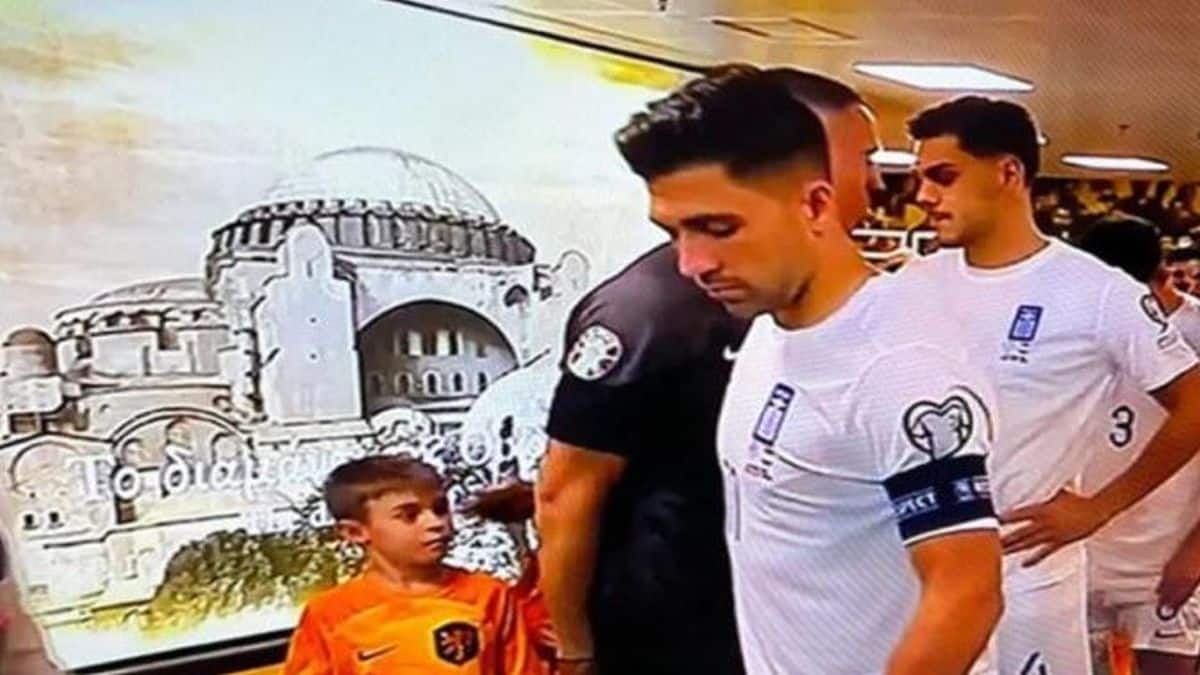 «Σκάνδαλο» είδαν οι Τούρκοι στην απεικόνιση της Αγιας Σοφιάς χωρίς ...