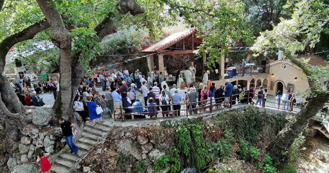 Αγία Κυριακή: Το άγνωστο εκκλησάκι στην Εύβοια που χτίστηκε πάνω σε ...