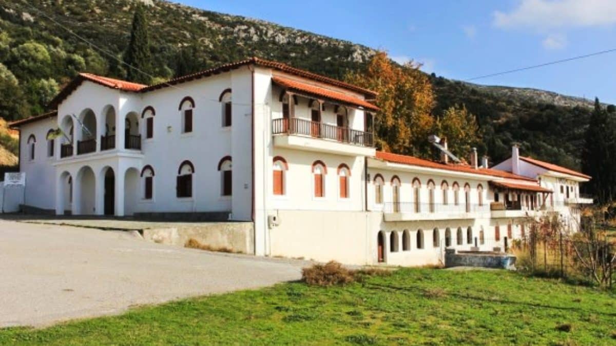 Ιερά Μόνη Αγίου Νικολάου Αμαρύνθου: Το άγνωστο μοναστήρι της Εύβοιας με ...