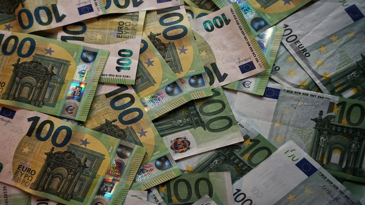 Τεράστια ανάσα: Επίδομα «μπόνους» 300 ευρώ προς όλους τους Έλληνες ...