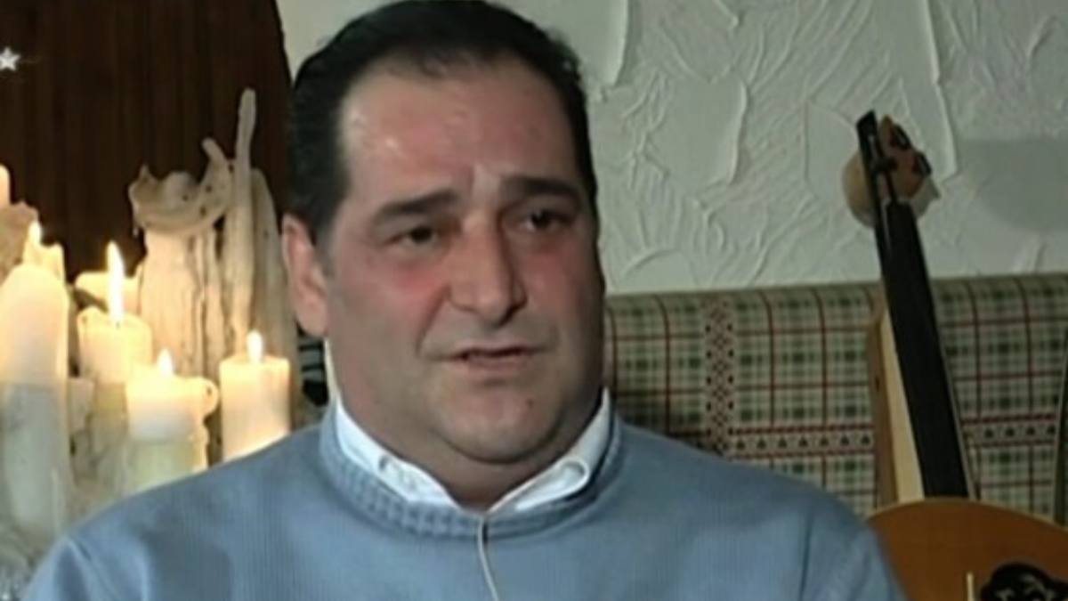 Σπάνιο ντοκουμέντο με τον Βασίλη Καρρά: «Έμαθα να τραγουδώ στο ...