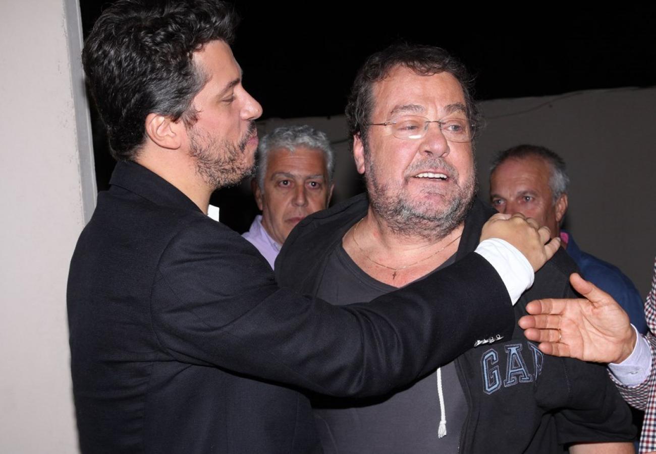 Χάρης Βαρθακούρης: «Δεν μπορώ να ακούω τον πατέρα μου να τραγουδάει ...