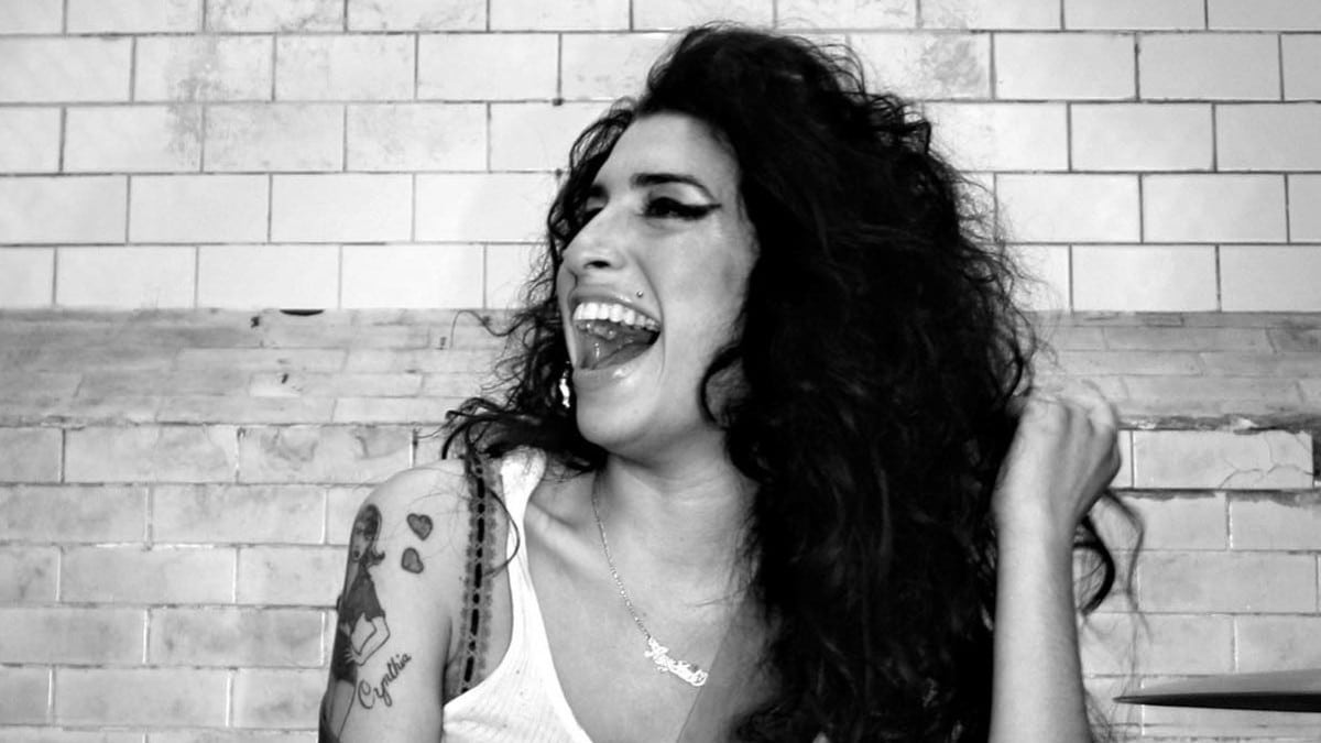 Η πολυαναμενόμενη βιογραφία της Amy Winehouse "Back to Black" έρχεται ...