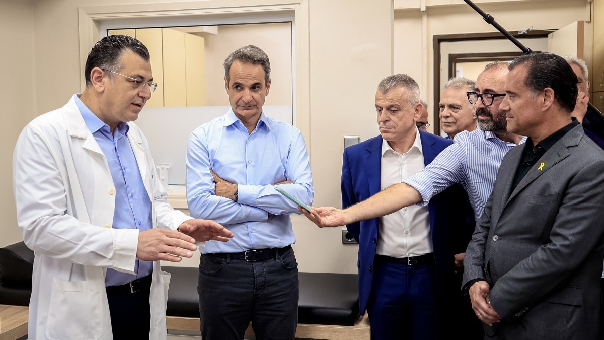 Επίσκεψη Μητσοτάκη στο ΚΑΤ: «Θέλουμε το ΕΣΥ να είναι ελκυστικό και για ...