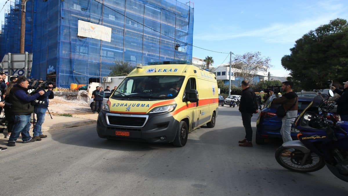 Τραγωδία στο Παλαιό Φάληρο: Νεκρός πεζός που παρασύρθηκε από ...