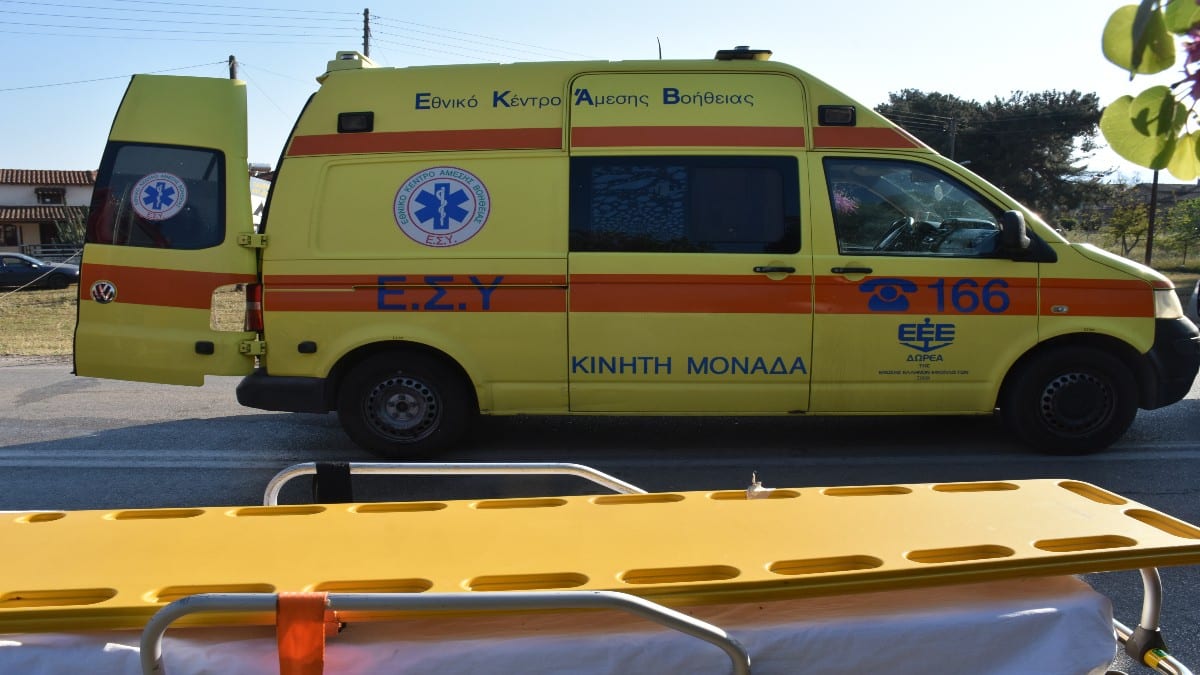 Τροχαίο στη Σαρωνίδα: Πλαγιομετωπική σύγκρουση οχημάτων - 42χρονη ...