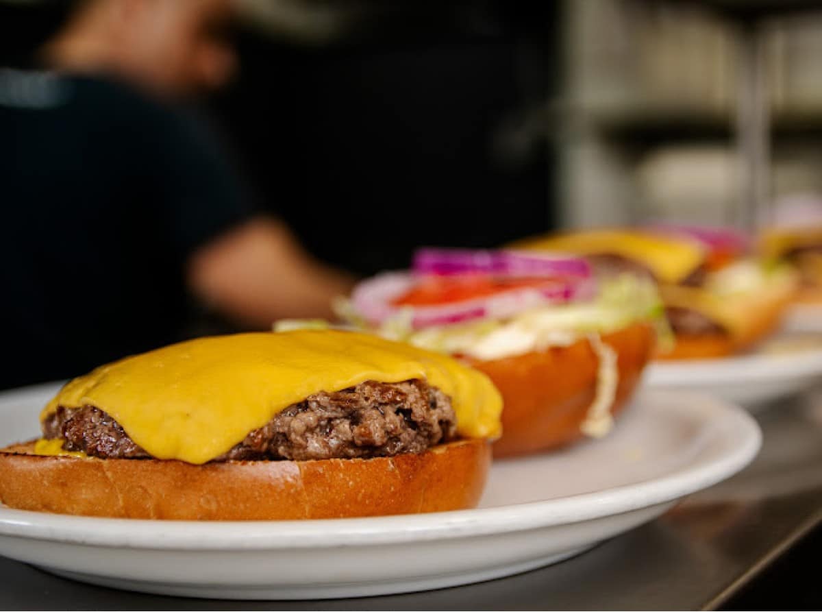 Το πιο νόστιμο Smash Burger που κάνει... θραύση στο TikTok: 3+1 μαγαζιά ...