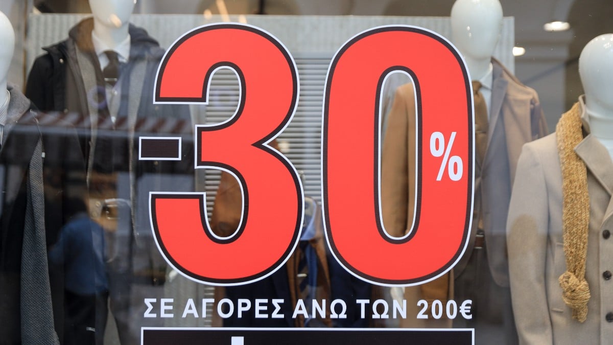Οι εκπτώσεις ξεκινούν: Οι Κυριακές όπου θα είναι ανοικτά τα καταστήματα ...