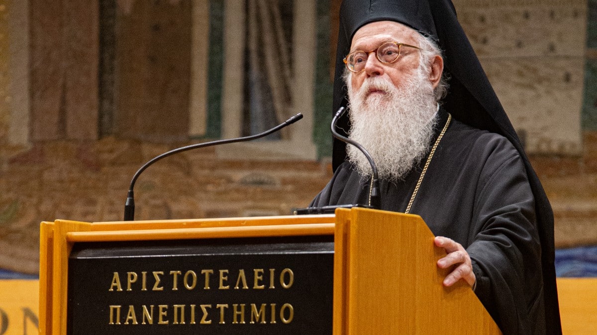 Σε λαϊκό προσκύνημα η σορός του Αρχιεπισκόπου Αλβανίας Αναστάσιο: Μέχρι ...