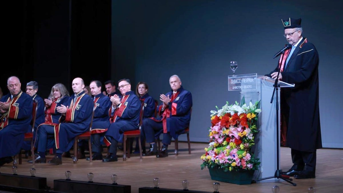 Τελετή αναγόρευσης σε Επίτιμο Διδάκτορα του Διευθύνοντoς Συμβούλου της ...