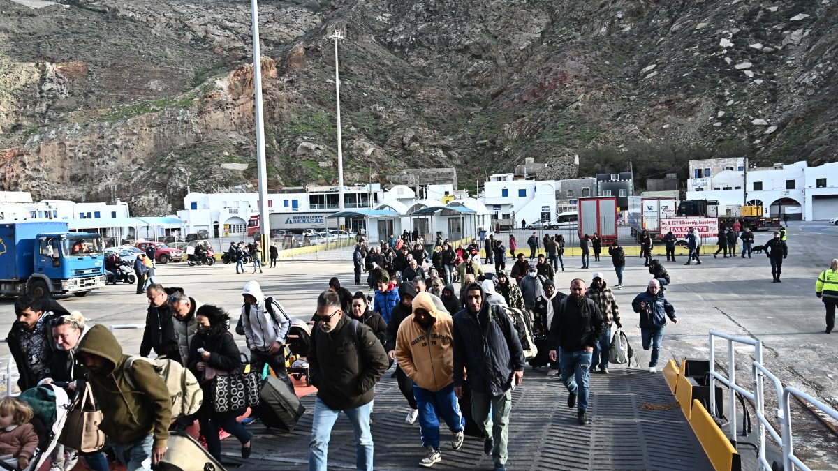 Προειδοποιεί ο Παπαζάχος για τους σεισμούς στη Σαντορίνη: «Ο κόσμος δεν ...