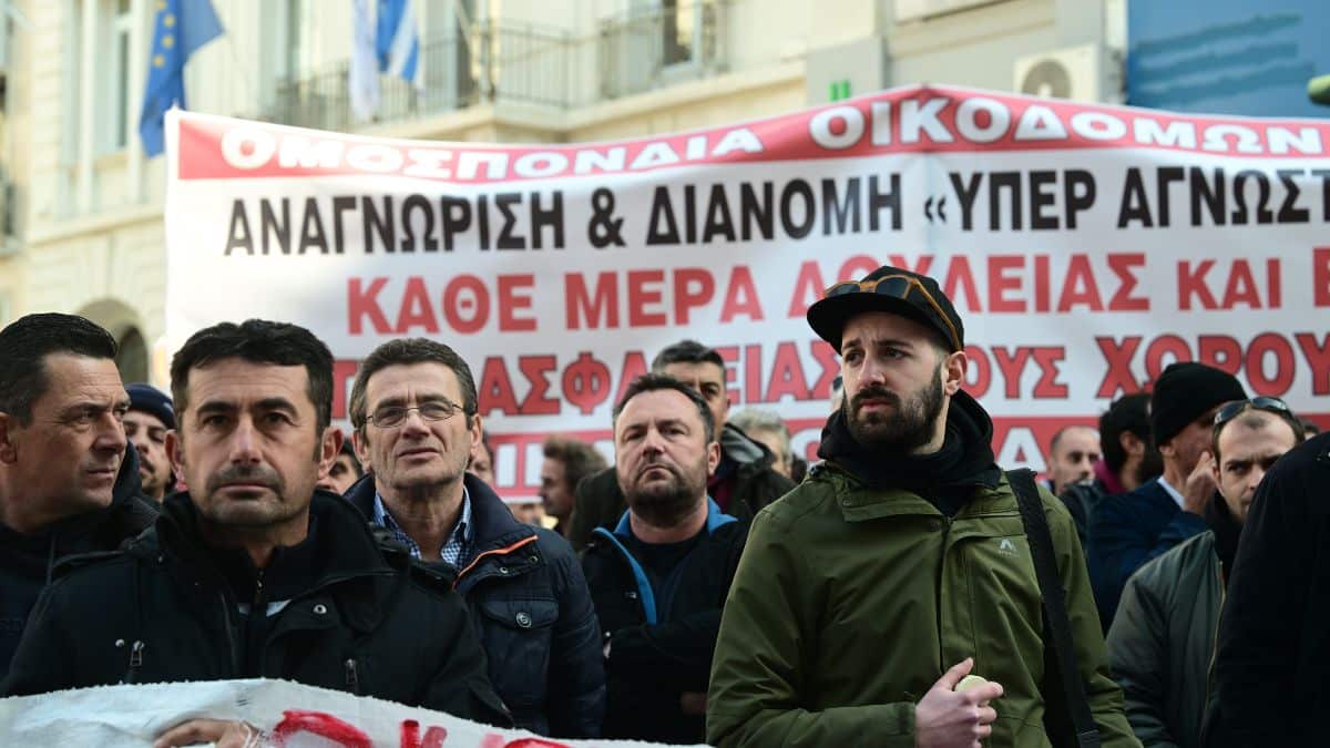 Πανελλαδική απεργία 18 και 19 Φεβρουαρίου - Ποιοι κατεβάζουν ρολά ...
