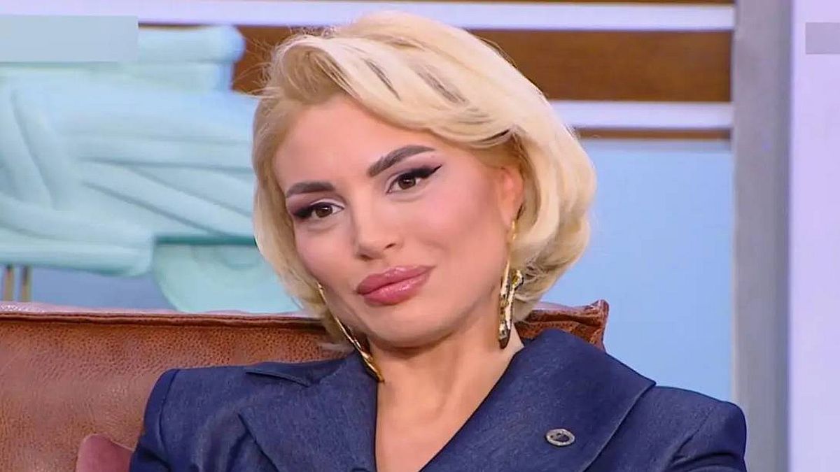 Πρόκληση! ΑΔΙΑΝΟΗΤΟ πόσο κοστίζει η τσάντα που κρατάει η Παναγιώταρου ...