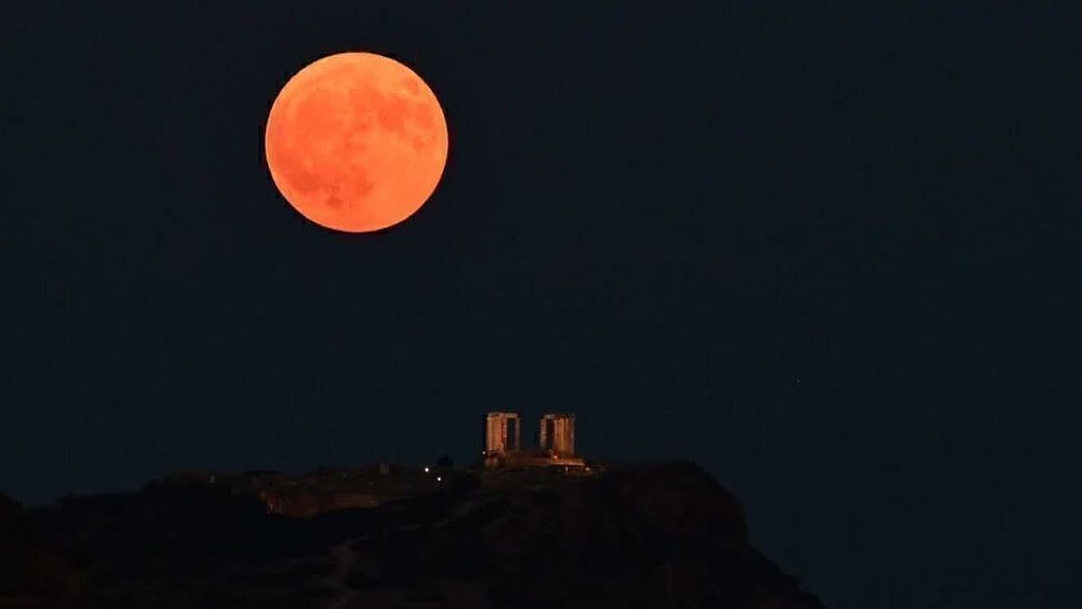 Η φωτογραφία της ημέρας: Η Πανσέληνος Φεβρουαρίου | Athens Magazine