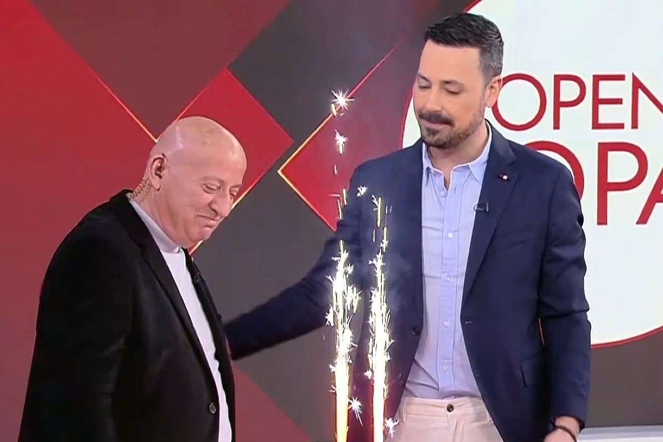 Ο Πέτρος Κουσουλός άφησε... άναυδο τον Κατερινόπουλο: Η τούρτα ...