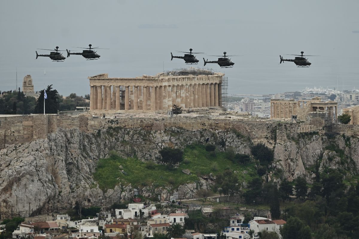 Ανατριχίλα στη στρατιωτική παρέλαση της 25ης Μαρτίου: Μαχητικά και ...