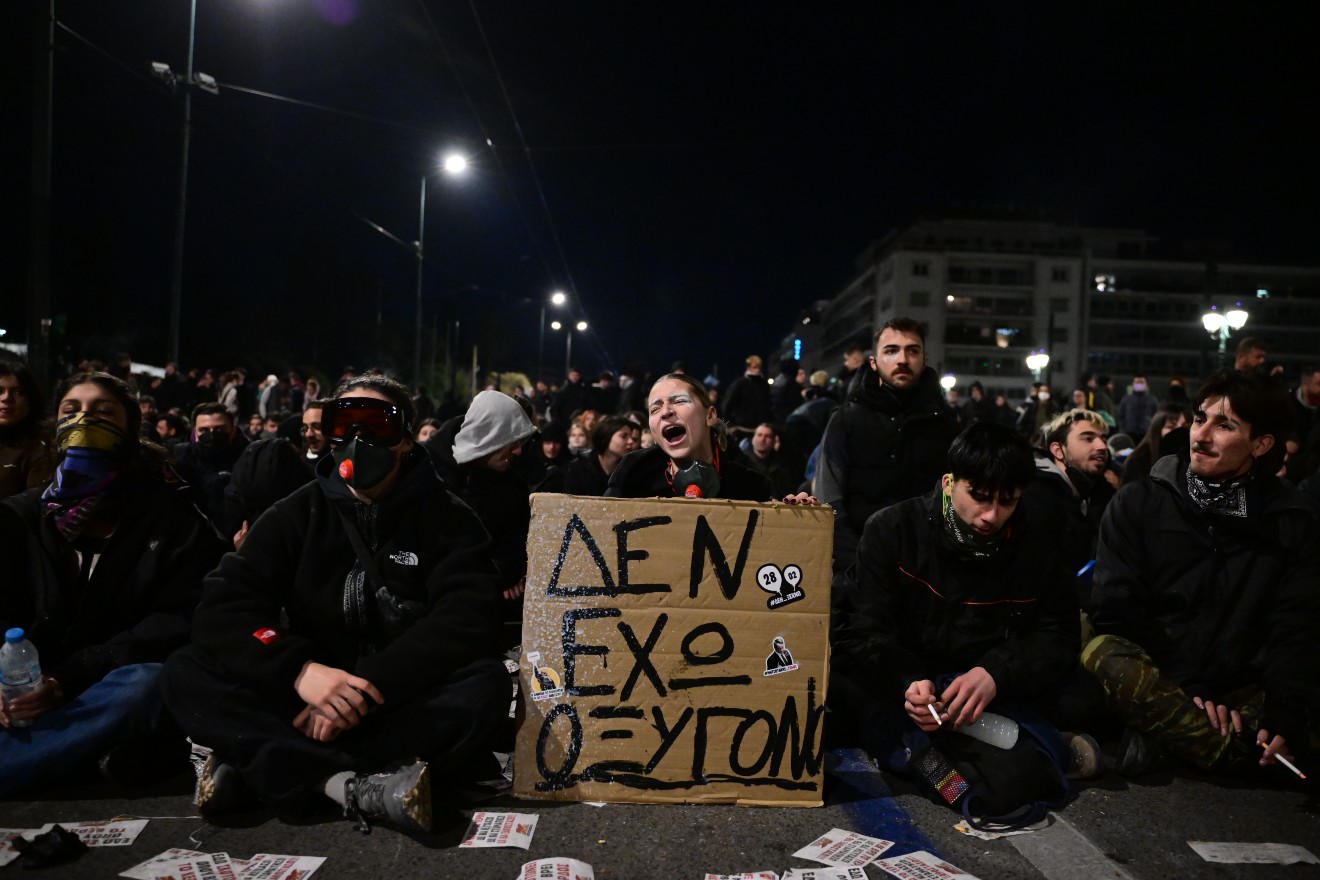 Σοβαρά επεισόδια σε Αθήνα και Θεσσαλονίκη: Μολότοφ, φωτιές, ξύλο και ...