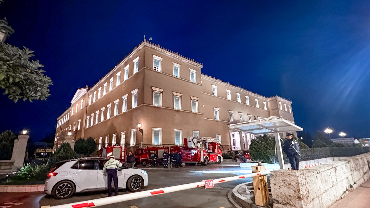 Φάρσα το τηλεφώνημα για βόμβα στη Βουλή - Ποιος είναι ο δράστης ...