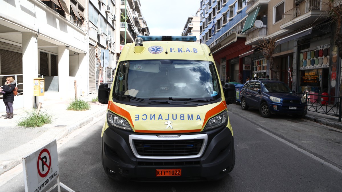 Ασύλληπτη τραγωδία στην Καλλιθέα: Κατέληξε το παιδί που πέρασε μέσα από ...
