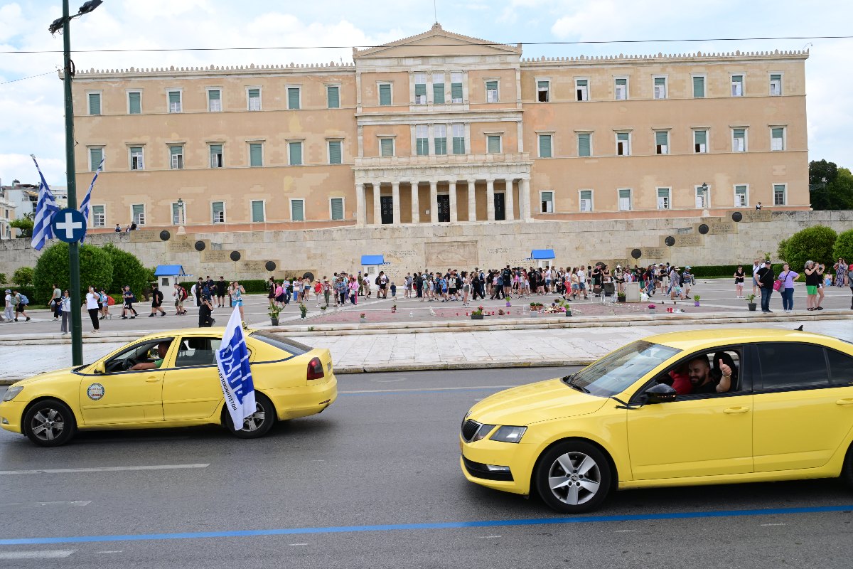 Χωρίς ταξί για δύο ημέρες η Αττική - «Αν δεν αποσυρθεί η ΚΥΑ, θα πάμε ...