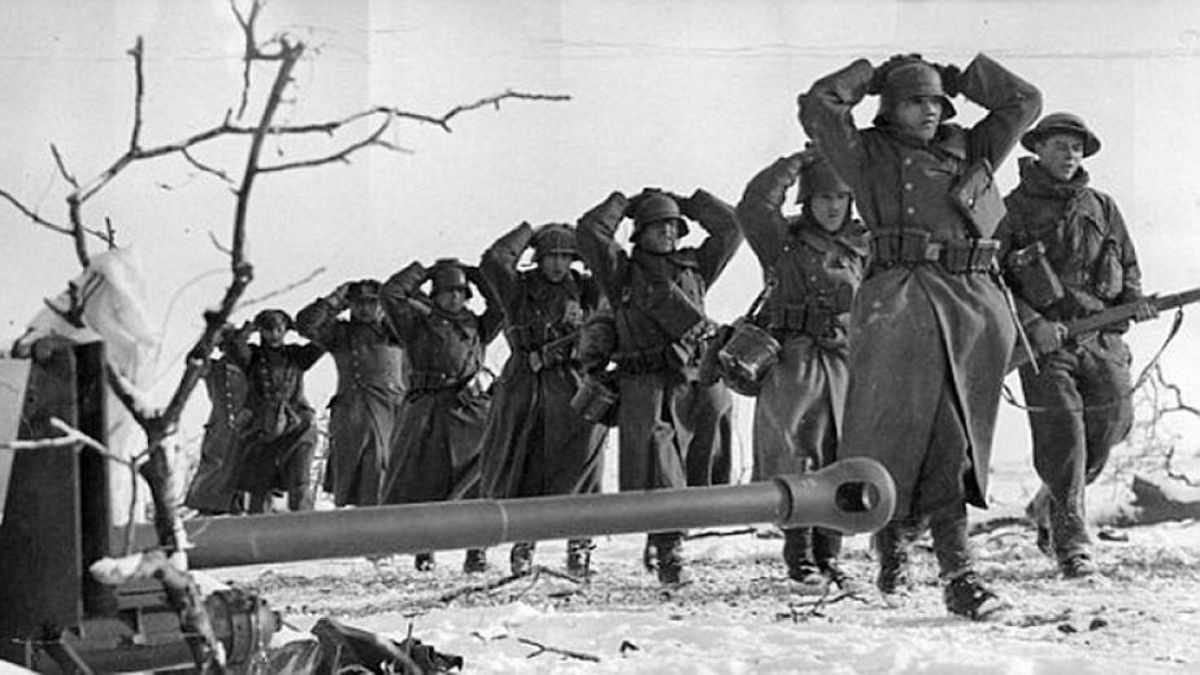 Σαν σήμερα 8 Μαΐου 1945: Παραδίνεται άνευ όρων η ναζιστική Γερμανία και ...