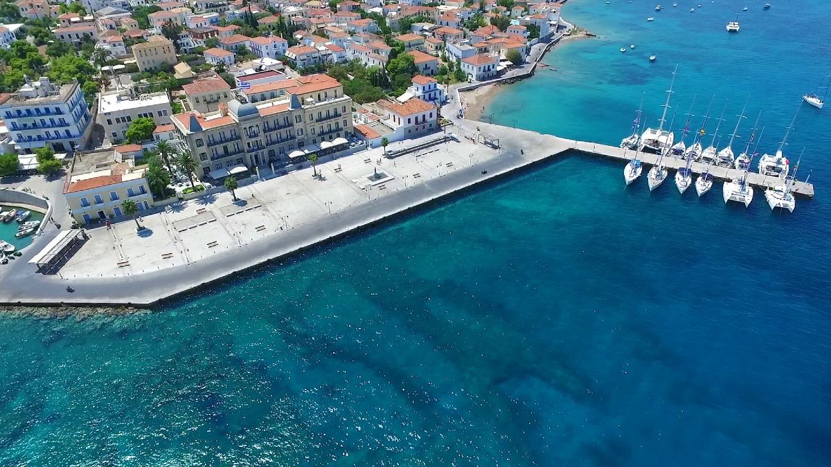 Οι Σπέτσες του πολιτισμού, της φύσης και της φιλοξενίας | Athens Magazine