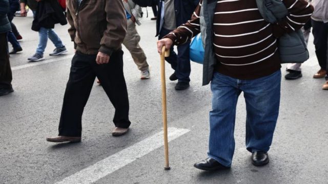 Αναδρομικά «ανάσα» έως 7.800 ευρώ στις συντάξεις χηρείας: Ποιοι είναι ...