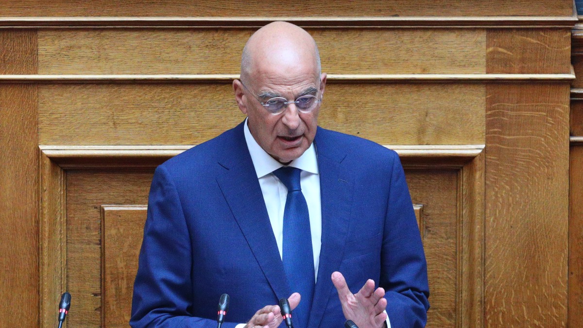 «Οσμή σκανδάλου» από τον Δένδια: Αξιωματικός διέμενε σε ρετιρέ που μας ...