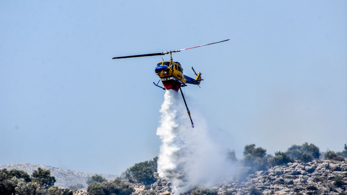 Φωτιά στο Ωραιόκαστρο: Ήχησε 112 - Επιχειρούν εναέρια μέσα | Athens ...