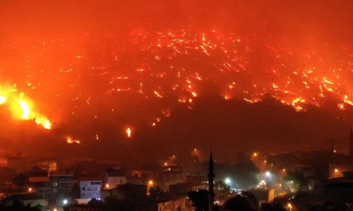 Τεράστιες φωτιές στην Τουρκία: Θύματα, εκκενώσεις και αγωνία στην ...