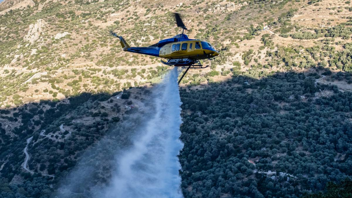 Συναγερμός στην Πυροσβεστική: Αναζωπύρωση της φωτιάς στα Κύθηρα - Ήχησε ...