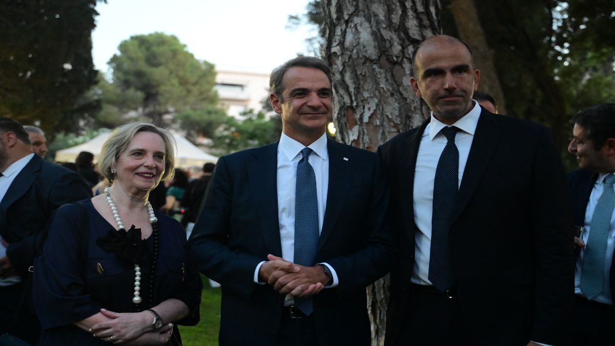 Οι κουβέντες στο Προεδρικό Μέγαρο, ο εκνευρισμός του Μητσοτάκη για τον ...
