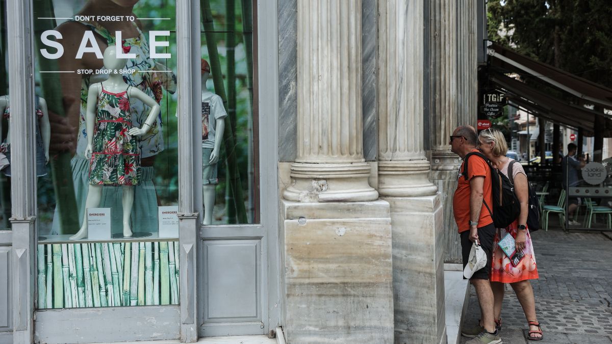 Θερινές εκπτώσεις 2025: Η Κυριακή με ανοιχτά τα μαγαζιά - Τι να ...