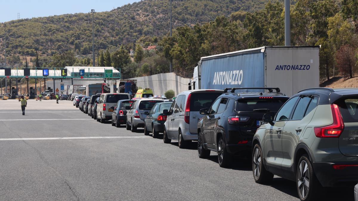 Συναγερμός στη Λάρισα: Φωτιά πλησίον της Εθνικής Οδού – Διακόπηκε η ...